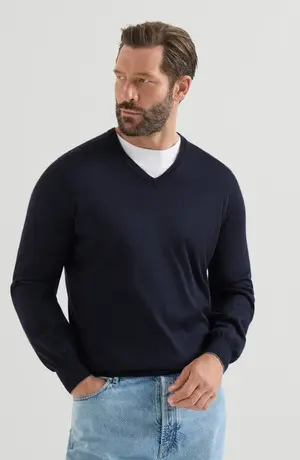 Brunello Cucinelli Cashmere And Silk Lightweight Sweater - Navy Blue