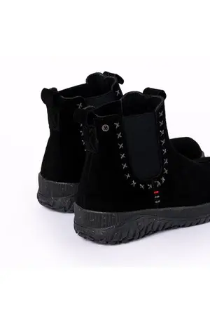 Minnetonka Chelsea Tread Suede Boots - Black