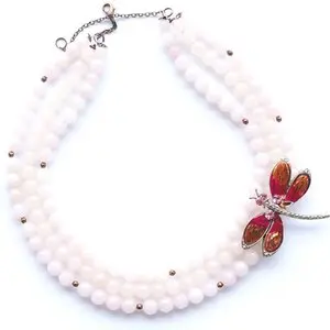 WAY TO CHIC Rose Quartz Necklace With Dragonfly Brooch To The Side - Pink