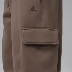 JORDAN Brooklyn Oversized Fleece Cargo Pants