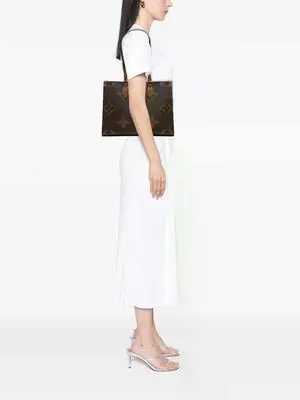 LOUIS VUITTON 2021 Monogram Reverse Giant Onthego Mm Satchel