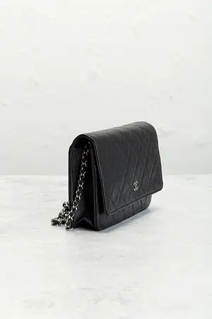 Chanel Caviar Classic Wallet On Chain