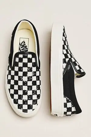 VANS Classic Slip-on Sneakers