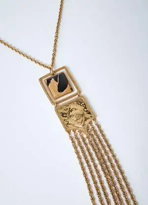 Chloé Pendant Necklace