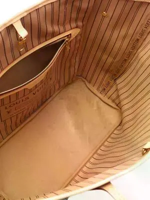 LOUIS VUITTON 2021 Monogram Neverfull Mm Tote Bag