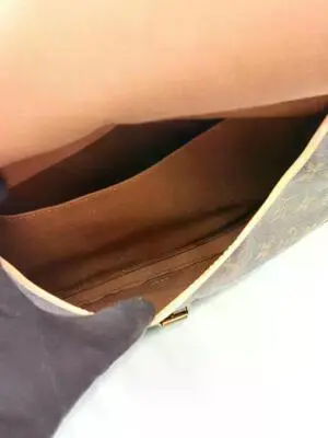 LOUIS VUITTON 2008 30 Saumur Cross Body Bag