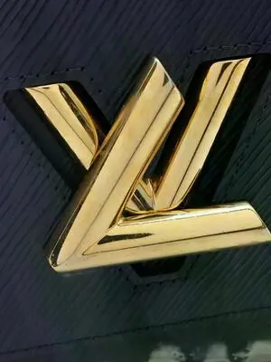 LOUIS VUITTON 2018 Twist Mm Epi Shoulder Bag