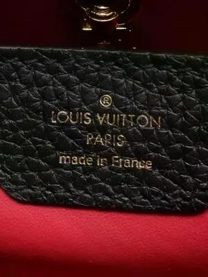 LOUIS VUITTON Capucines Bb Handbag - Black