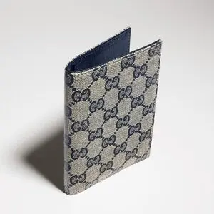 Gucci Essence Classic Passport Case Leather - Blue
