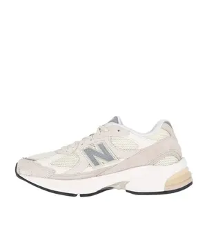NEW BALANCE 2010 Logo-patch Sneakers