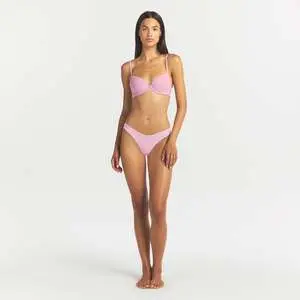 SKIMS T Shirt Bra | Pink | | Fits Everybody