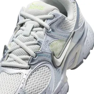 Nike V5 Rnr Shoes With Reflective Accents