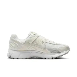 Nike Zoom Vomero Athletic Shoes With Reflective Accents - White