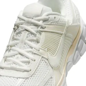 Nike Zoom Vomero Athletic Shoes With Reflective Accents - White