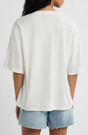 VINYL ICONS Mesh Yoke Fleece Graphic T-shirt