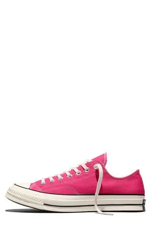 CONVERSE Chuck 70 Gender Inclusive Sneaker - Rough Raspberry/egret/black