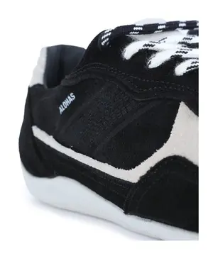 ALOHAS Contrast Panel Low-top Sneakers