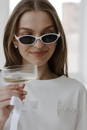 UNTAMED PETALS Icon Sunnies - White
