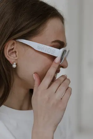 UNTAMED PETALS Bride Sunnies