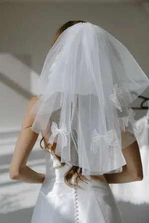 UNTAMED PETALS Tie The Knot Mini Veil