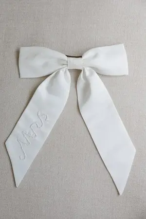 UNTAMED PETALS Mrs Pearl Bow