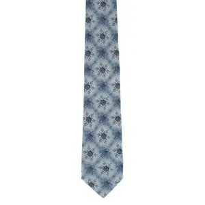 Trafalgar Clarence The Classy Snowflake Silk Holiday Bundle