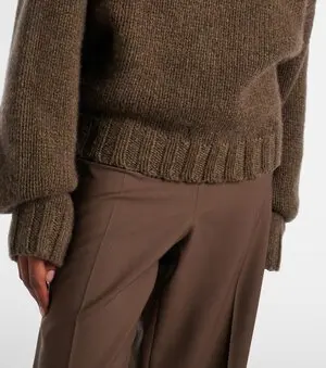 Khaite Gemma Oversized Cashmere Sweater