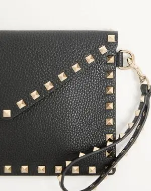 Valentino Garavani Rockstud Grainy Calfskin Pouch - Black