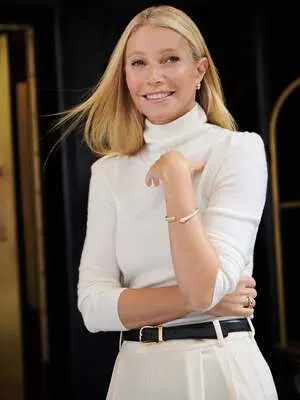 GWYN The Signature Cashmere Turtleneck | | Size