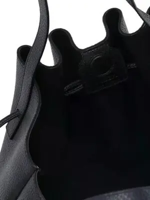 Yuzefi Scallop Shoulder Bag