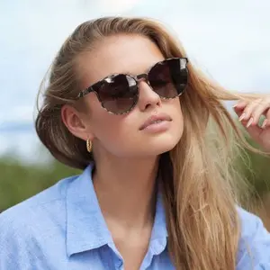 WMP EYEWEAR Aubrie 53mm Rounded Cat-eye Polarized Sunglasses - Beige Tortoise