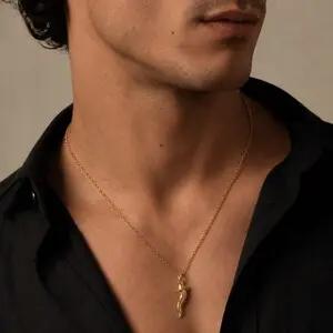 UNALOE Plated Sterling Silver Italian Horn Necklace With Cowboy Hat Detail - Gold