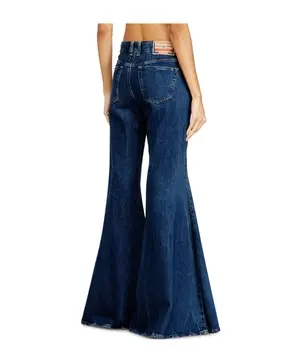 DIESEL® 1970 D-bleess Flared Jeans