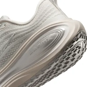 Nike Vomero Plus Se Road Running Shoes
