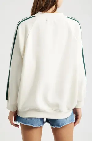 VINYL ICONS Sporty Season Graphic Sweatshirt