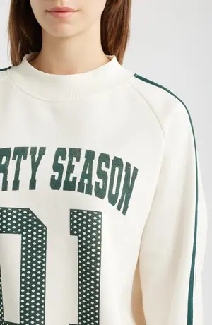 VINYL ICONS Sporty Season Graphic Sweatshirt