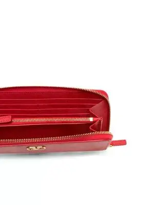 Valentino Garavani Vlogo Signature Zip Wallet In Grainy Calfskin - Red