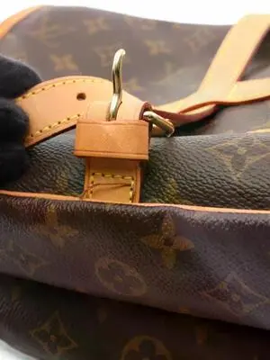 LOUIS VUITTON 1999 Monogram Saumur 30 Crossbody Bag