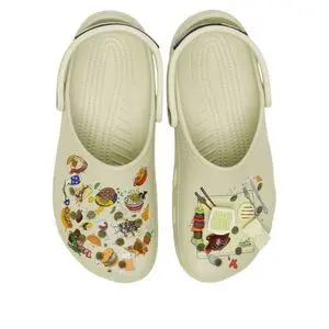 CROCS Classic Clog With Graphic Print