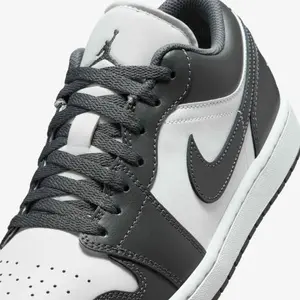 Nike Low-top Sneakers