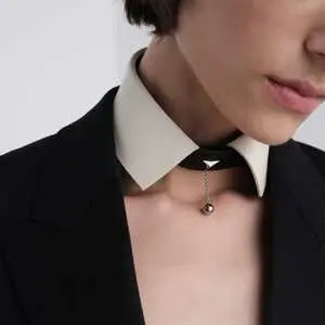 Fendi 5 Sisters" Lambskin Collar - White