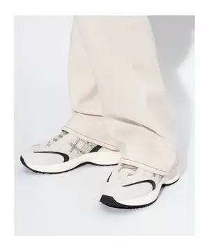 Burberry Eclipse Runner Sneakers - Nude