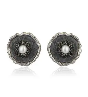 NOWART JEWELRY Pearl Earrings - Gold