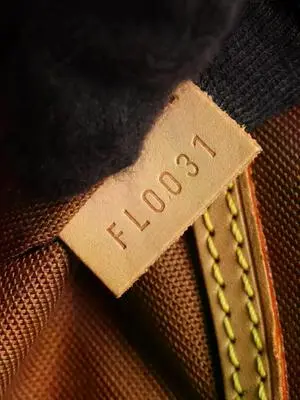 LOUIS VUITTON 2001 Monogram Alma Pm Handbag
