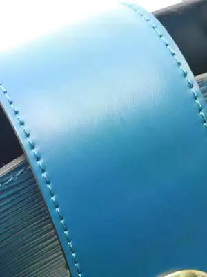 LOUIS VUITTON 1996 Epi Cluny Shoulder Bag