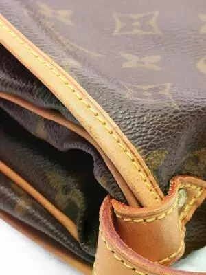 LOUIS VUITTON 2000 30 Saumur 30 Cross Body Bag