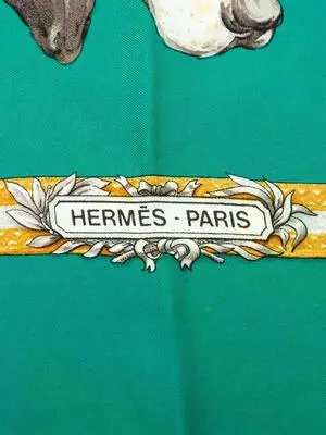Hermès 1979 Le Laisser Courre Silk Scarf 90 Scarves - Green