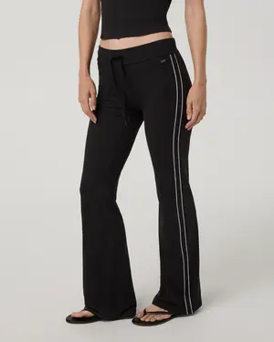Vuori Halo Low Rise Slim Flare Retro Pants - Solid Black