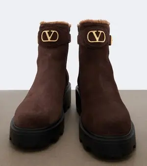 Valentino Garavani Vlogo Suede Ankle Boots