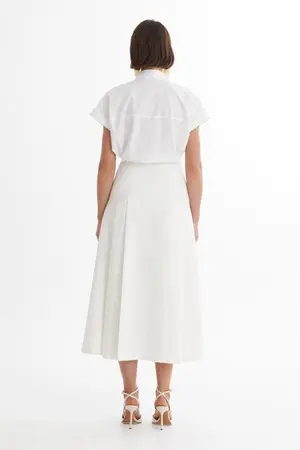 GIZIA Ecru Pleated Midi Skirt With Chain Accessory